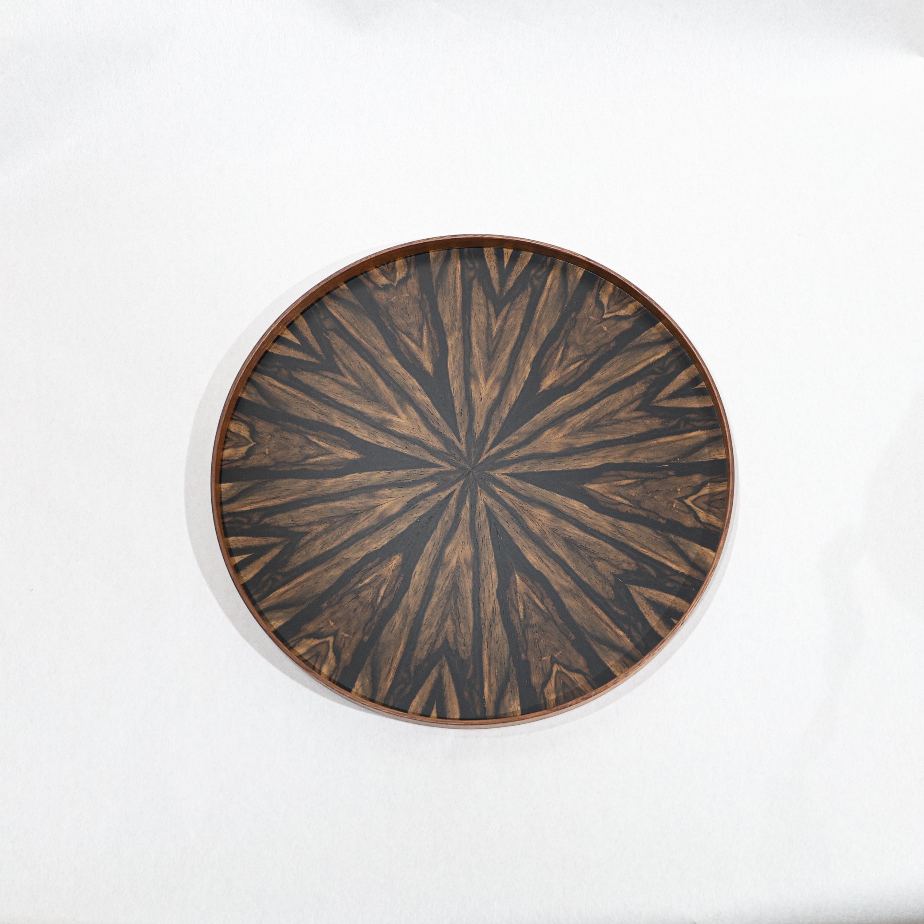 Round Rays Tray S 一点物 黒檀| 森工芸の高品質な和モダンデザイン – MORIKOUGEI ONLINE STORE