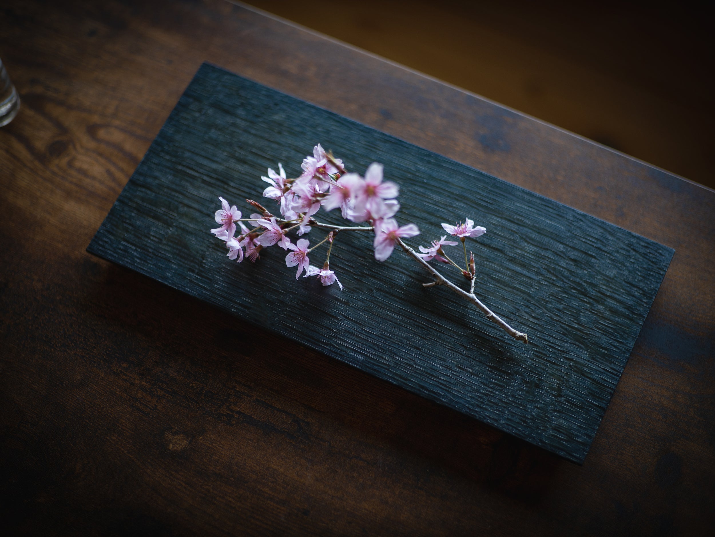 TSUKI-JIRI WOOD PLATE Flat Type Indigo Dye | MORI KOUGEI - Beautiful ...